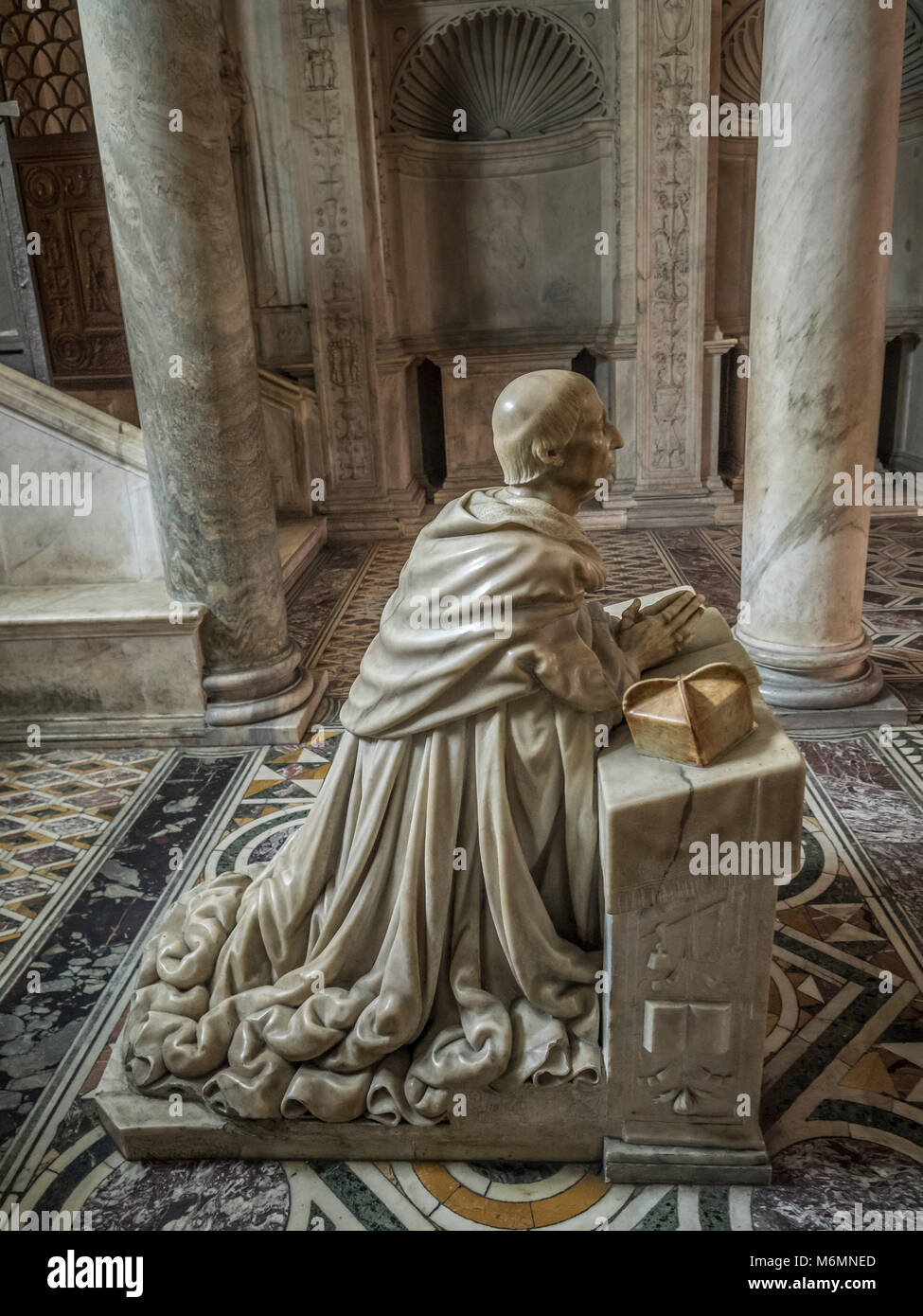 Crypt statue hi-res stock photography and images - Alamy