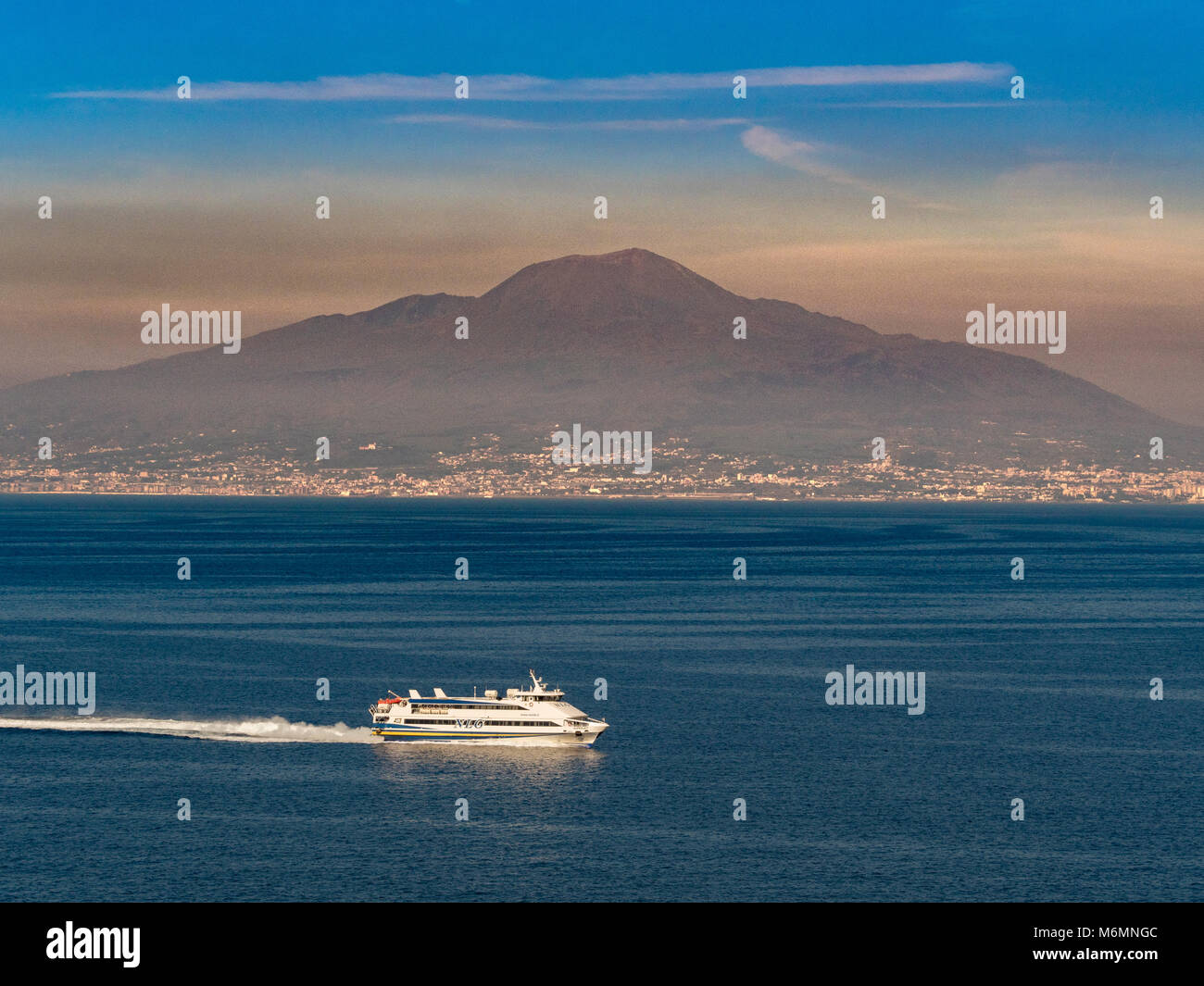 Vulcano bay hi-res stock photography and images - Alamy