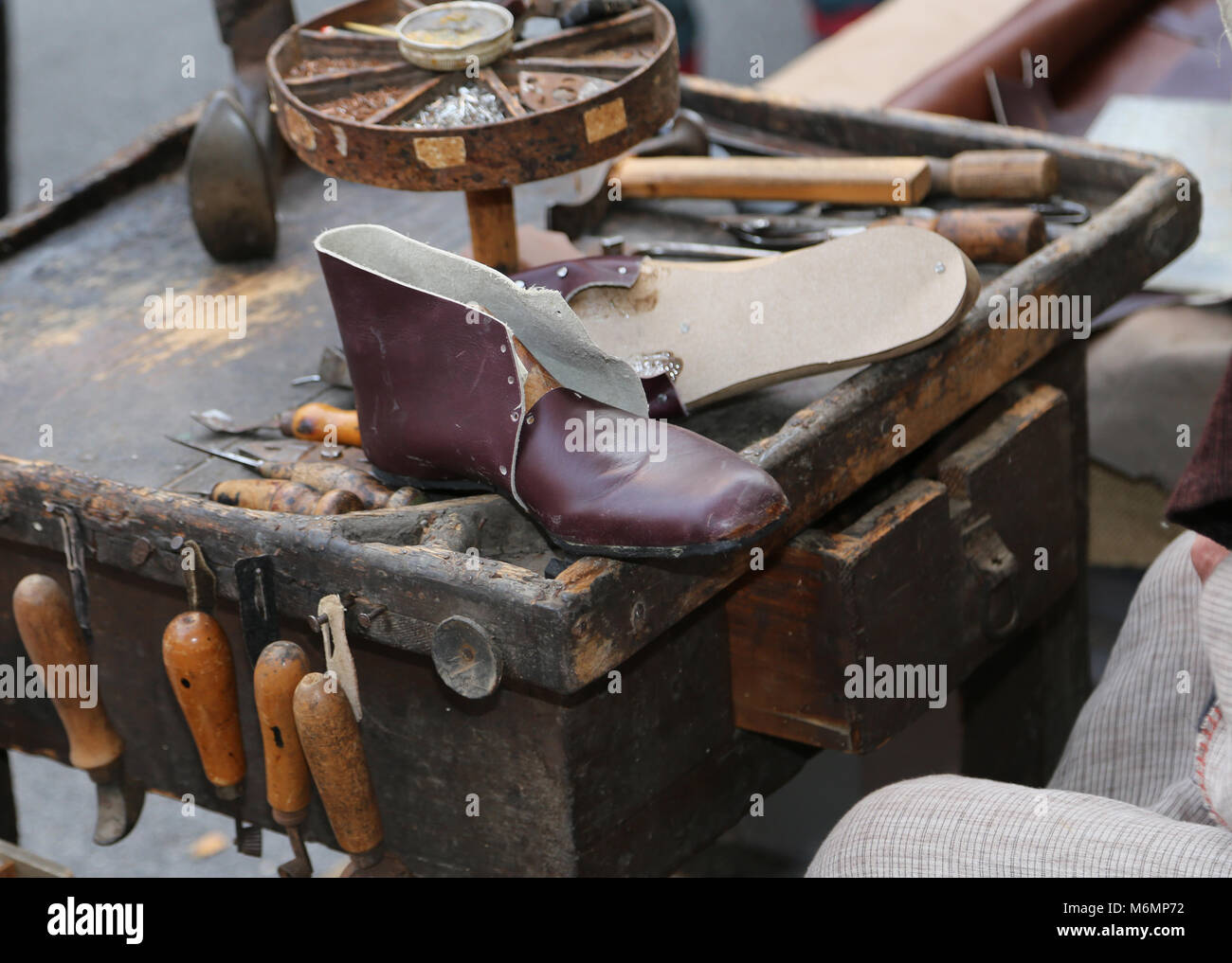 old shop of a shoemaker craftsman with a leather shoe Stock Photo - Alamy