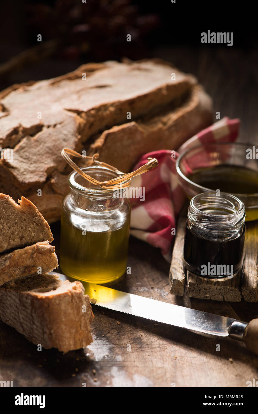 Bread with olive oil and balsamic vinegar dip Stock Photo - Alamy