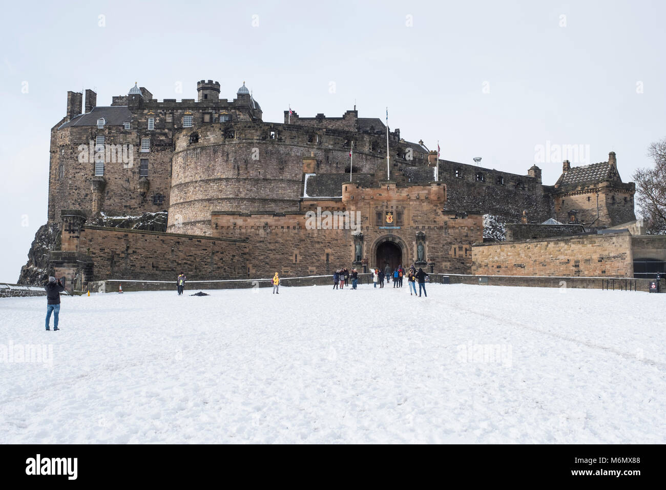 Scottish castles winter snow hi-res stock photography and images - Alamy