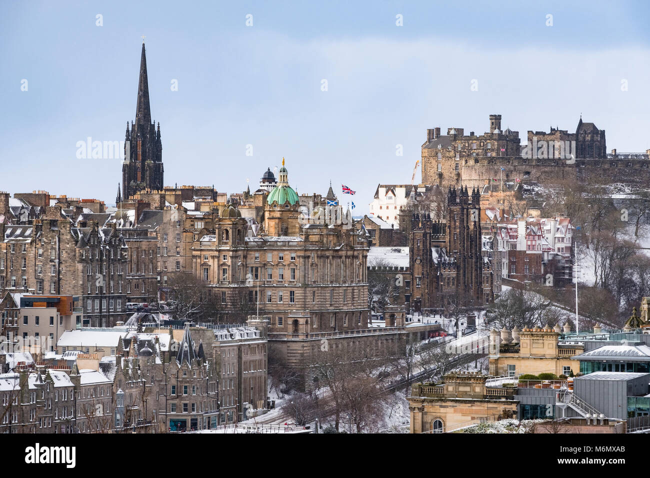 Edinburgh city view in snow hi-res stock photography and images - Alamy