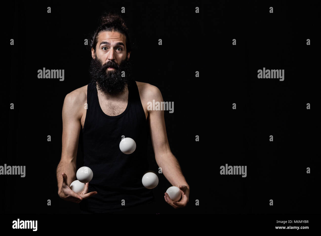 Juggler circus hi-res stock photography and images - Alamy