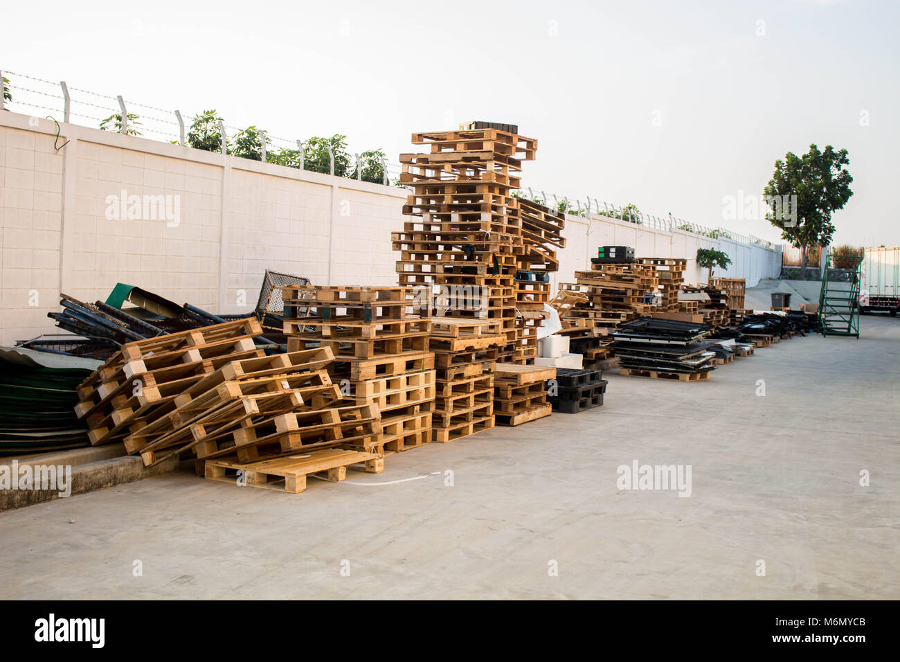 The old wood pallets, Stacks of old pallets Stock Photo - Alamy
