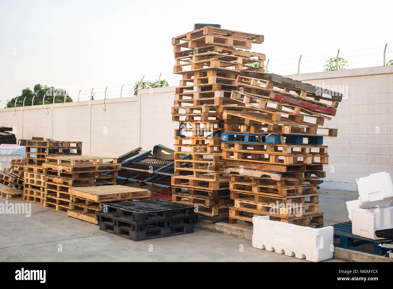 The old wood pallets, Stacks of old pallets Stock Photo - Alamy