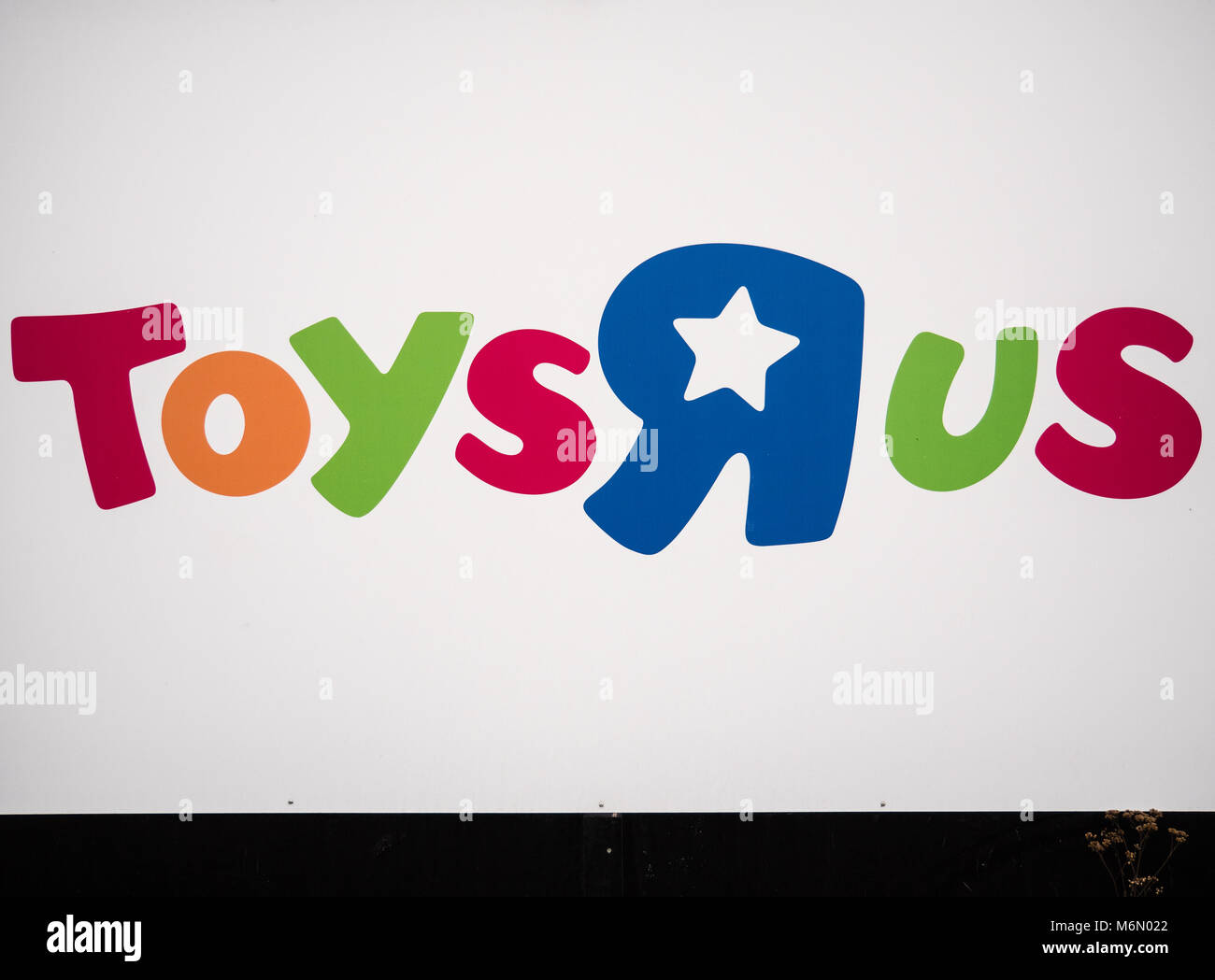 New Toys R Us Store, in Reading, Berkshire, England Stock Photo - Alamy