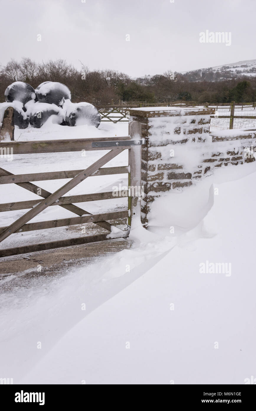 Uk snowdrift countryside rural hi-res stock photography and images - Alamy
