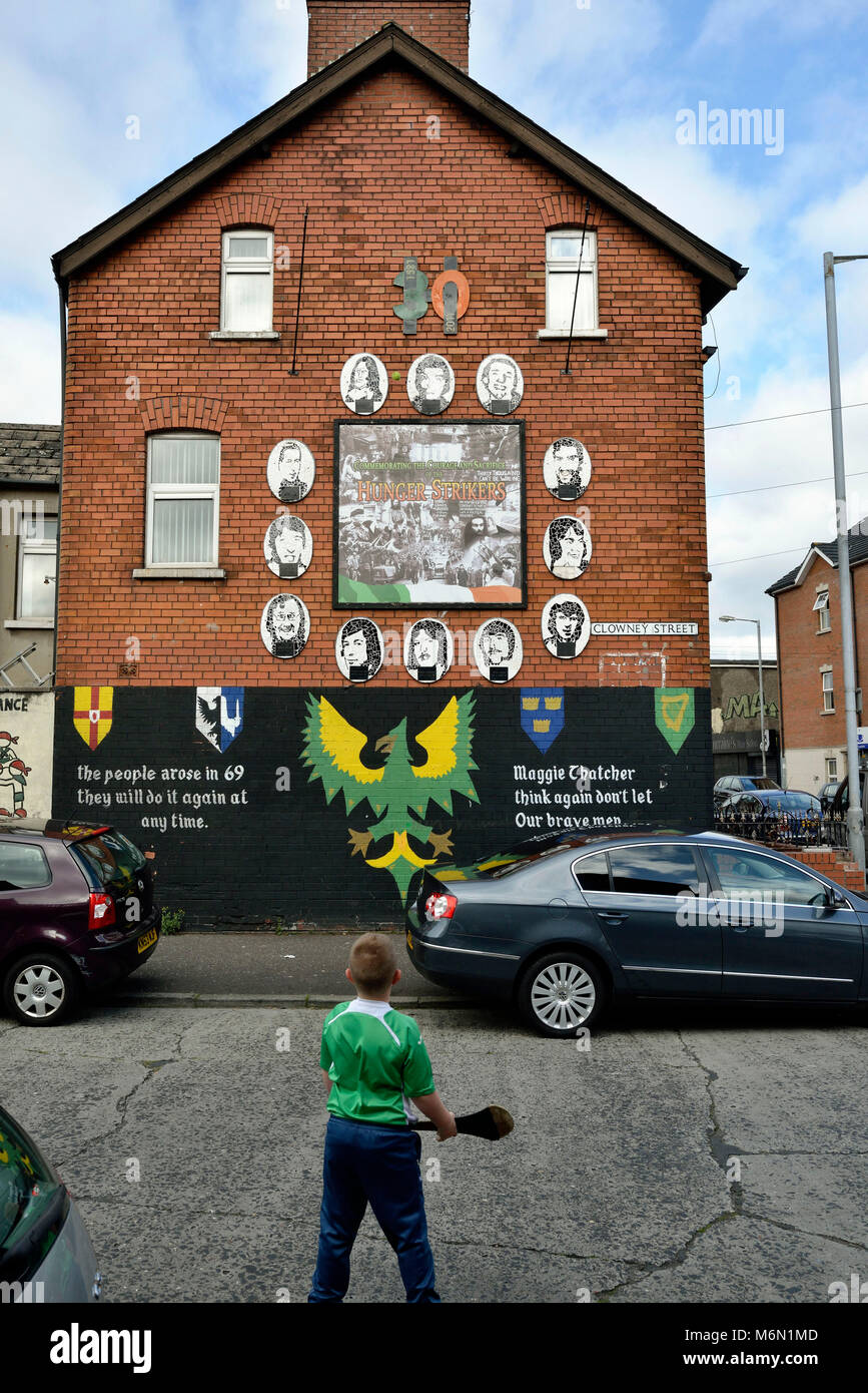 Catholic murals belfast hi-res stock photography and images - Alamy