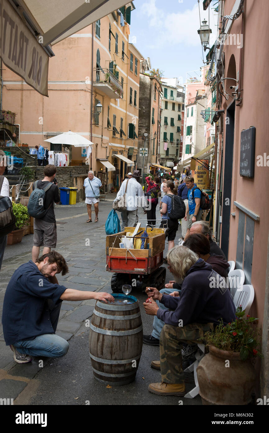 Drinks on the street, Via Roma, Vernazza, Cinque Terre, Liguria, Italy ...
