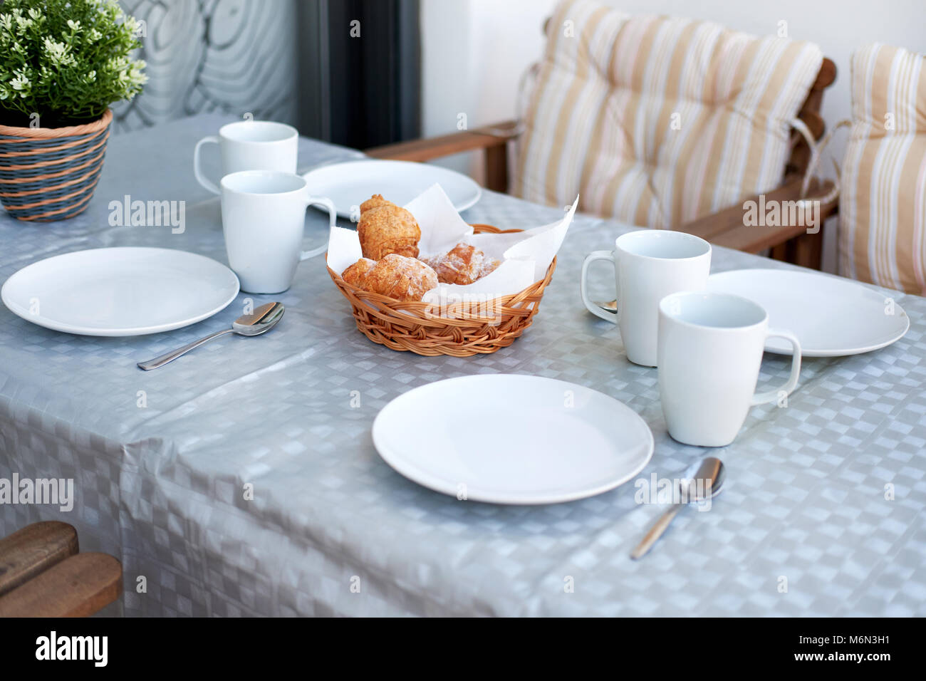 Empty coffee cups on a table hi-res stock photography and images - Alamy