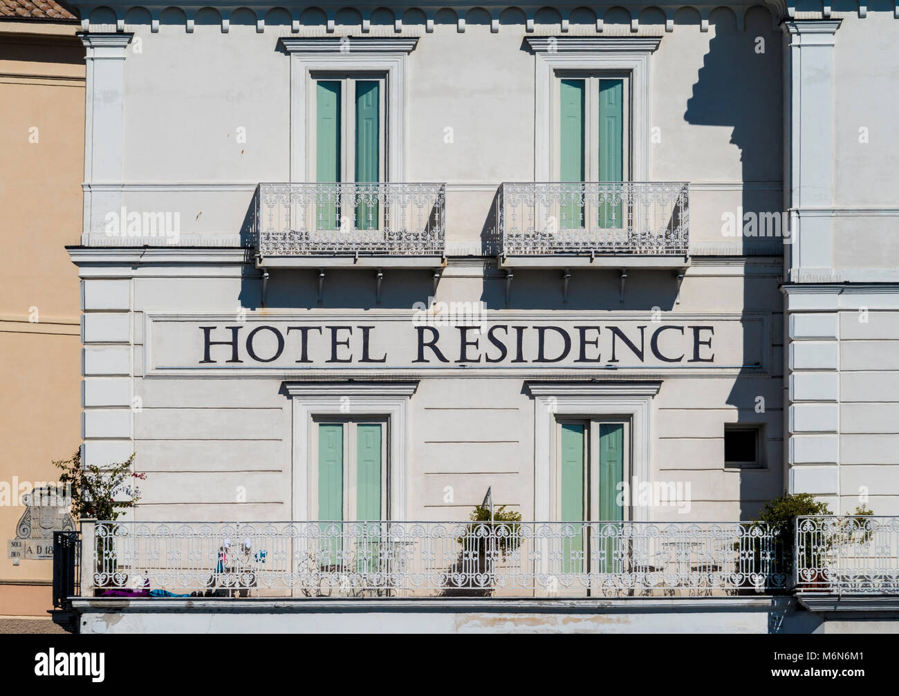 Hotel building balconies green hi-res stock photography and images - Alamy