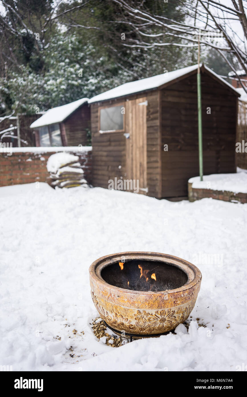 Garden fire pit uk hi-res stock photography and images - Alamy