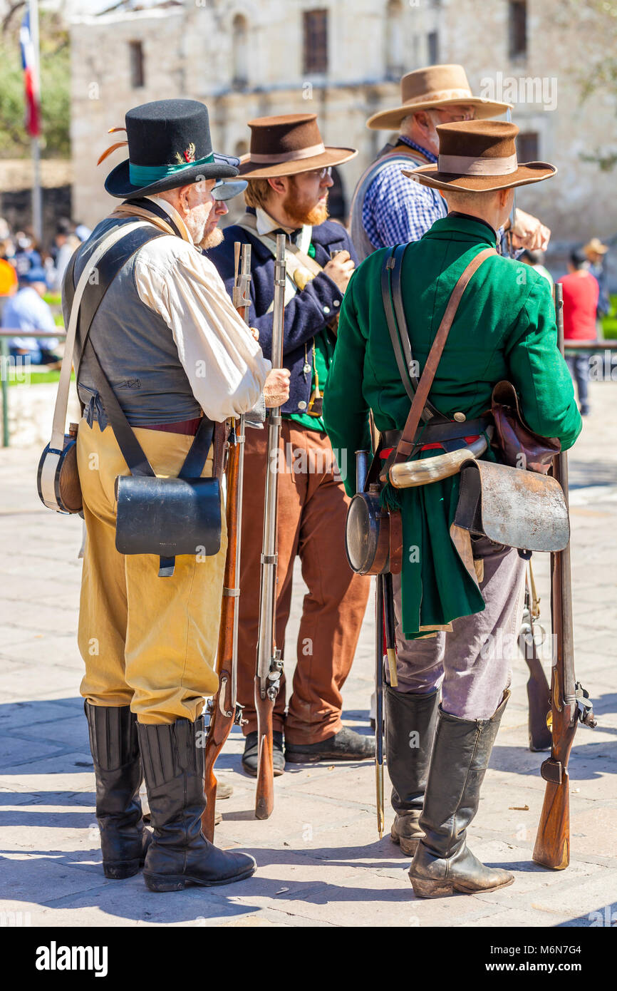 Mexican soldier alamo hi-res stock photography and images - Alamy