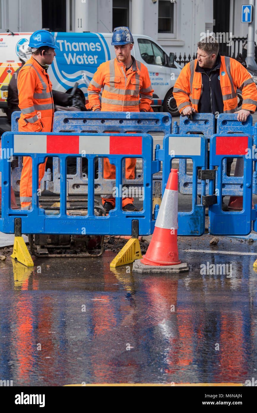 Thames water water leak hi-res stock photography and images - Alamy