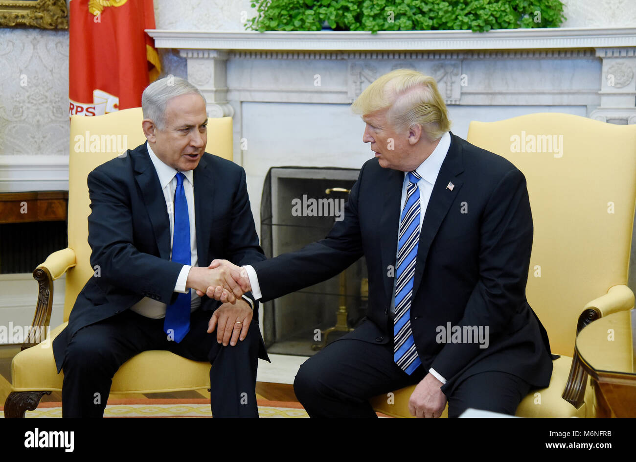 Prime Minister Benjamin Netanyahu of Israel shakes hands with United ...