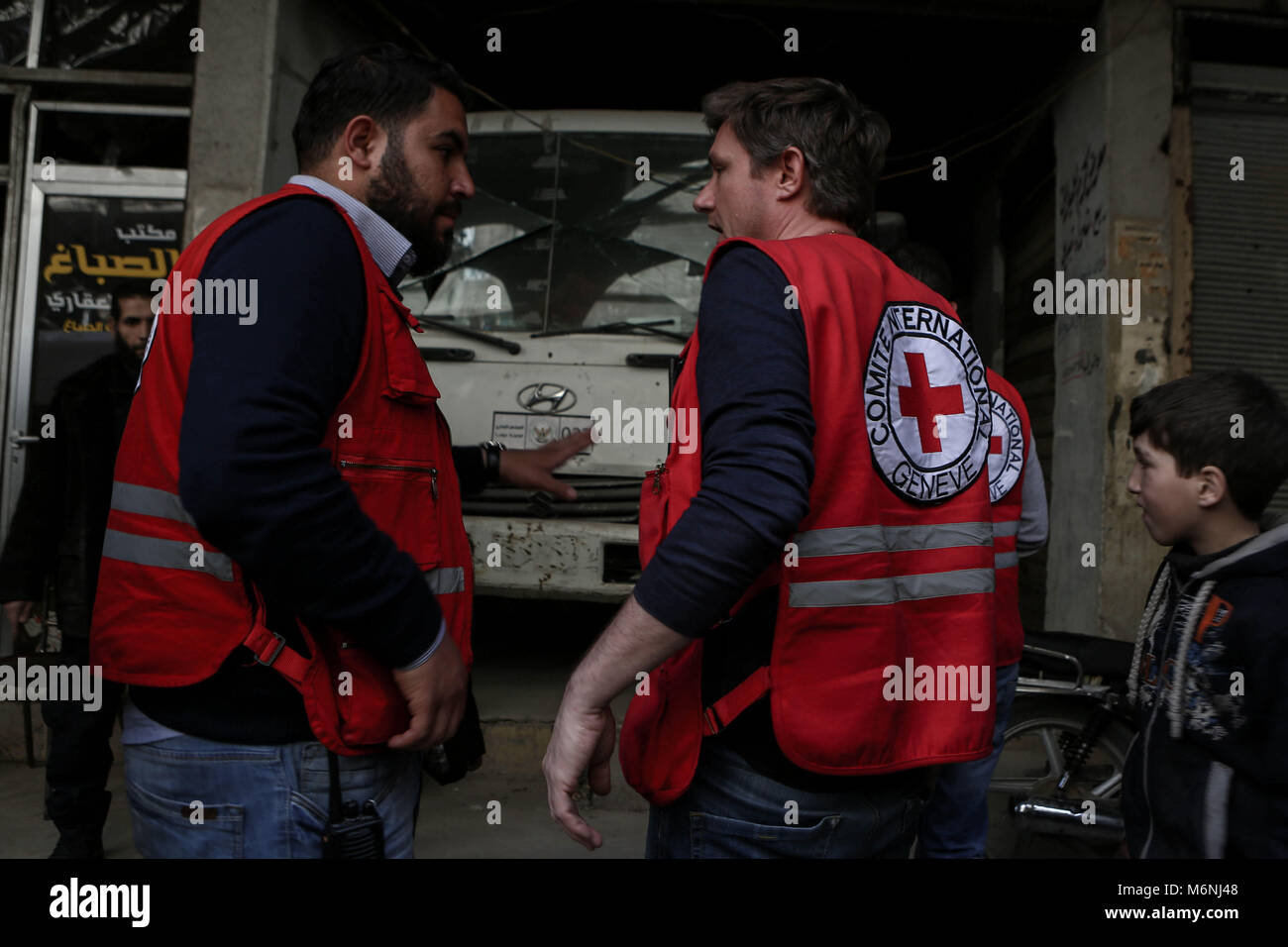 the International Red Cross and the Syrian Arab Red Crescent prepare to ...