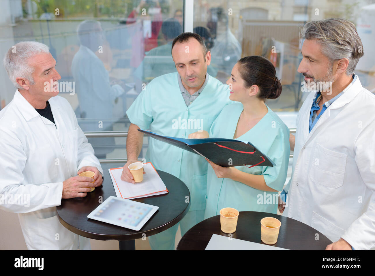 Doctors drinking coffee hi-res stock photography and images - Alamy