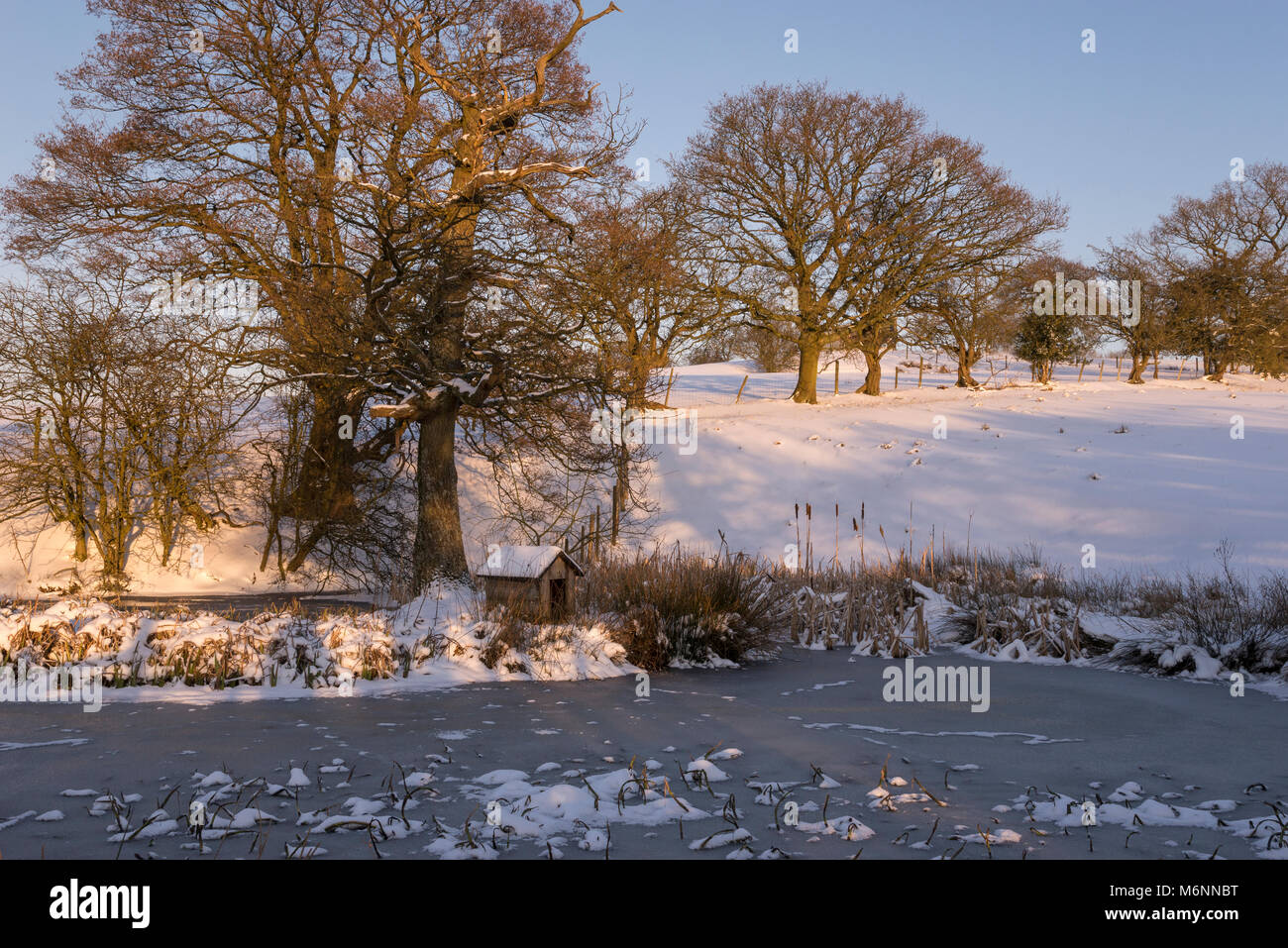 Snowy british countryside hi-res stock photography and images - Alamy