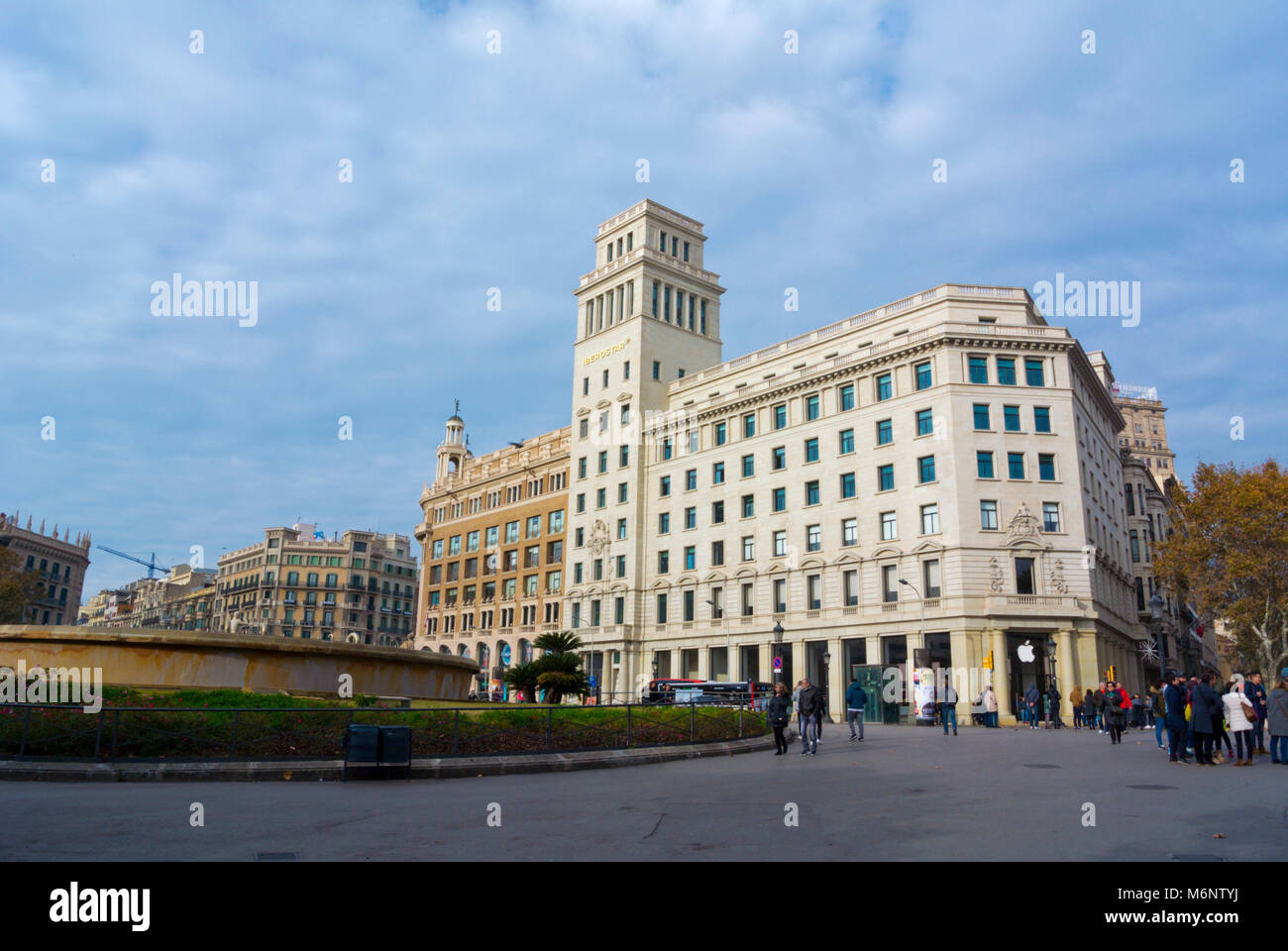 Catalonia plaza placa de catalunya hi-res stock photography and images ...