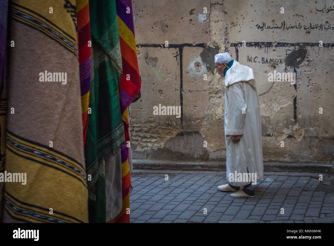 Man in djebella hi-res stock photography and images - Alamy