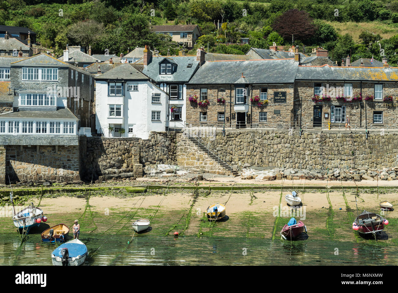 Mousehole beach house hi-res stock photography and images - Alamy
