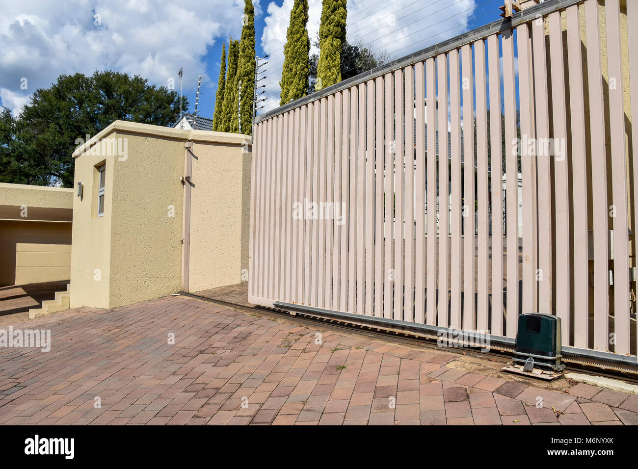 Gate fence factory africa hi-res stock photography and images - Alamy