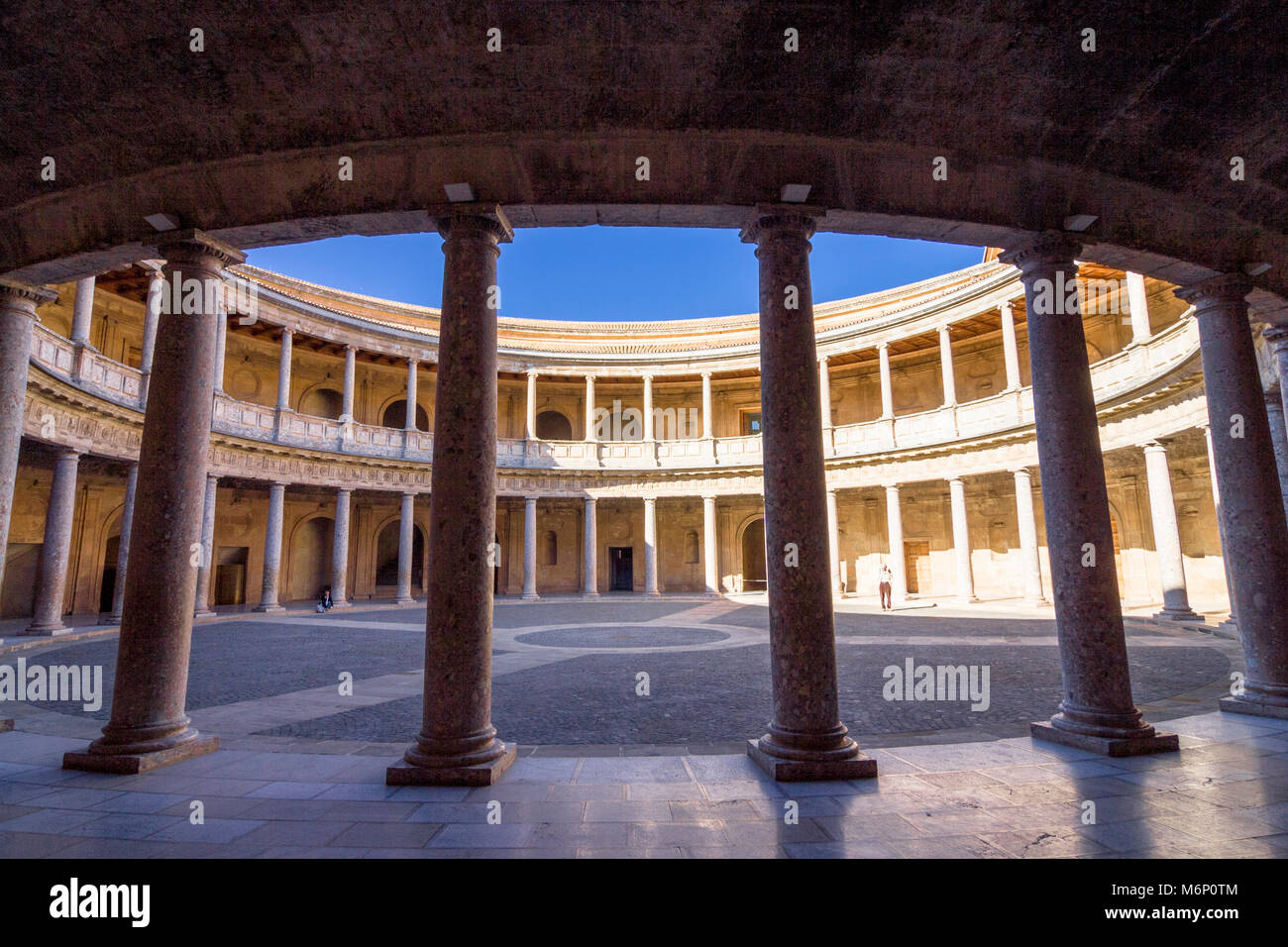 Curved colonnade hi-res stock photography and images - Alamy