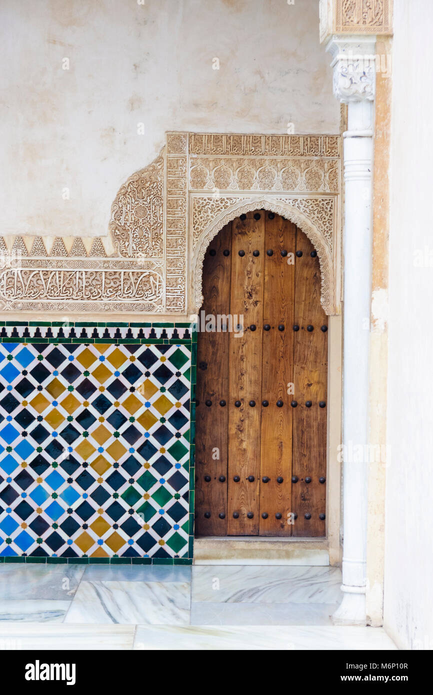 Alhambra palace wall inscription High Resolution Stock Photography and ...