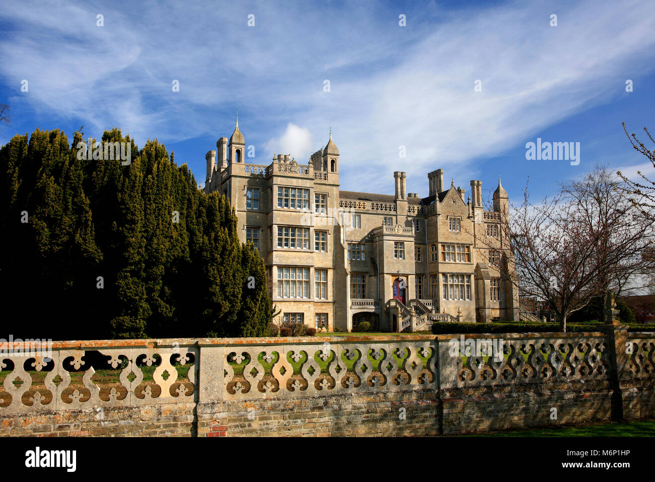 Spring ramsey abbey hi-res stock photography and images - Alamy