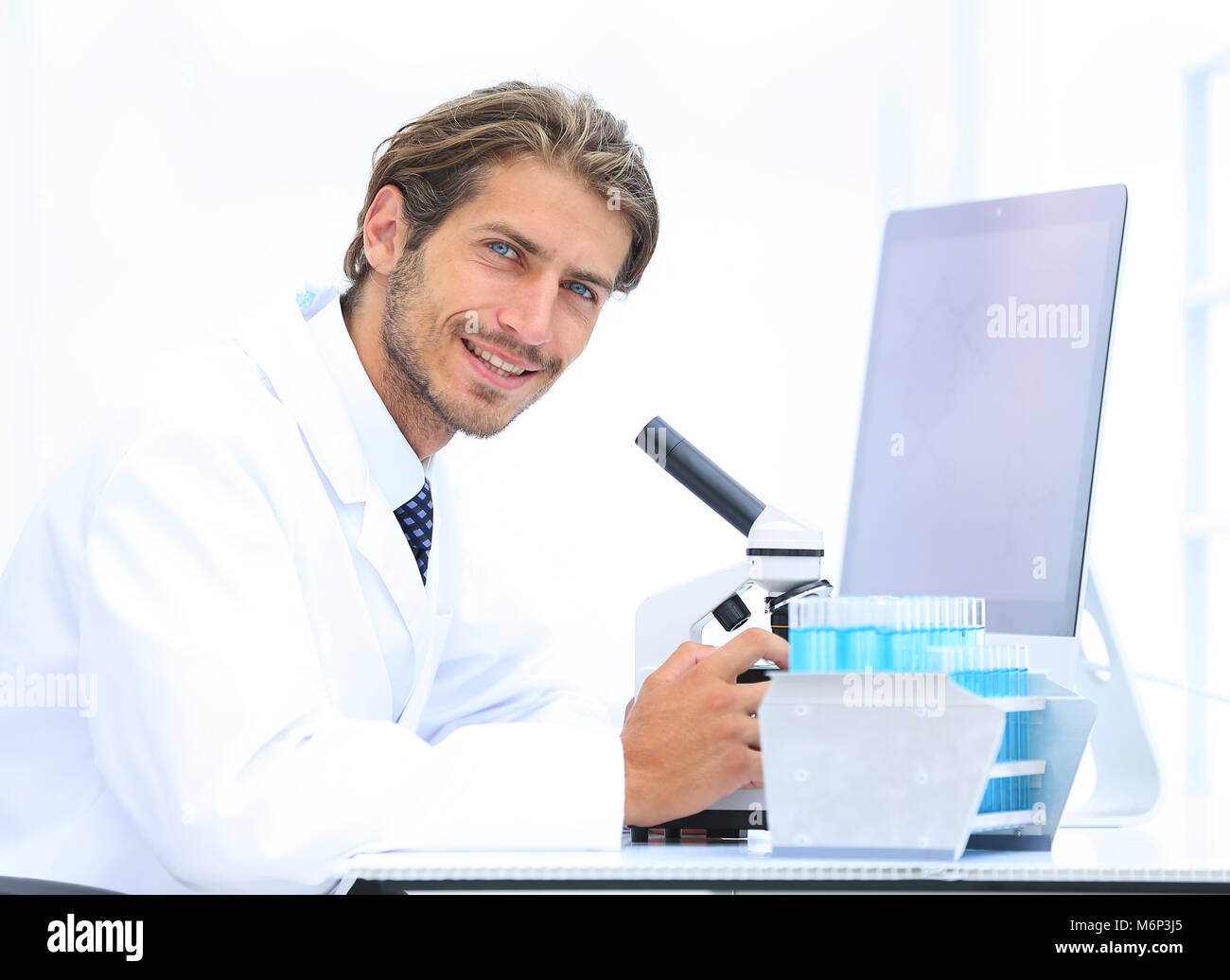 Male Chemist Scientific Reseacher using Microscope in Laboratory Stock ...