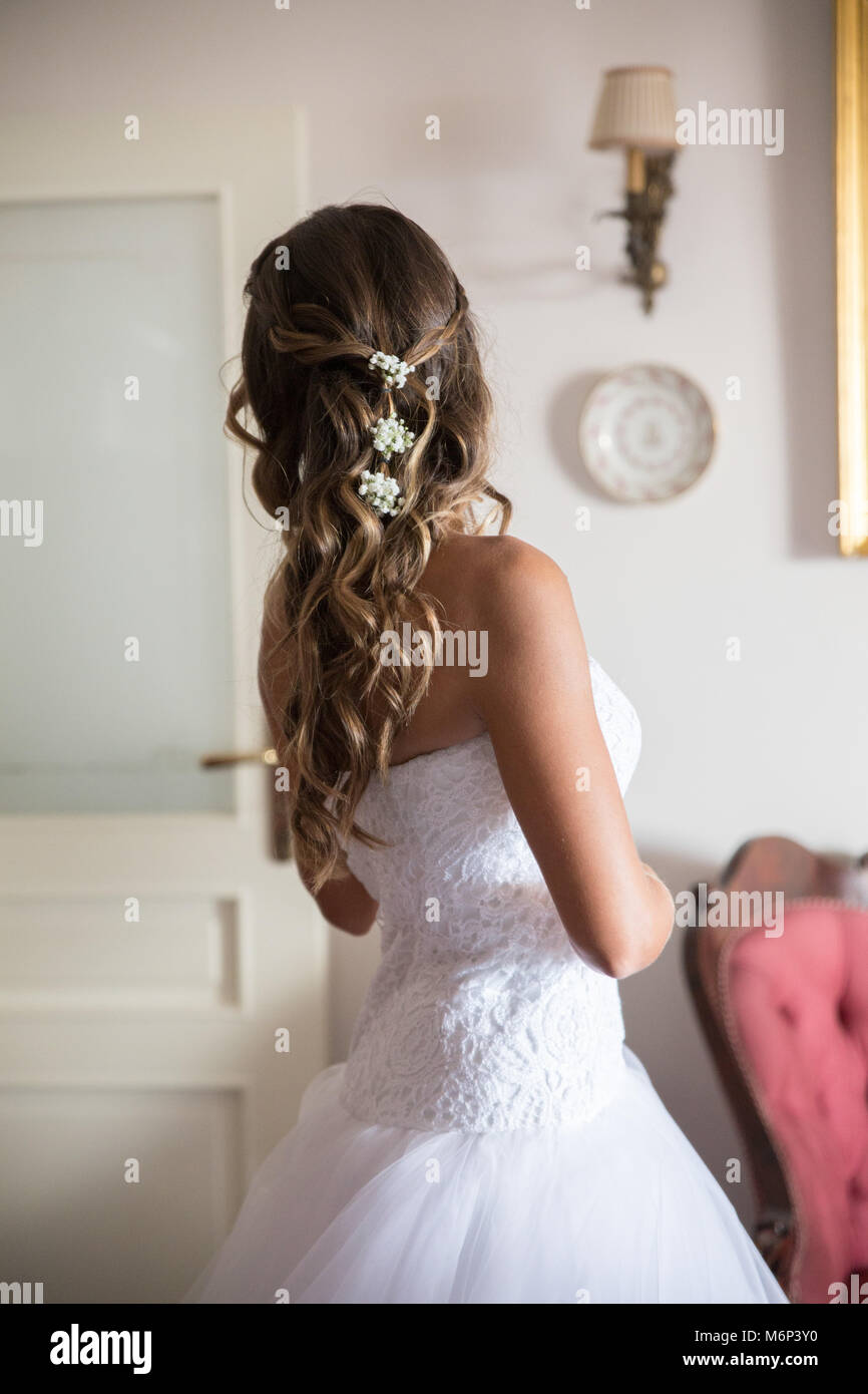 Bride with beautiful long hair Stock Photo - Alamy