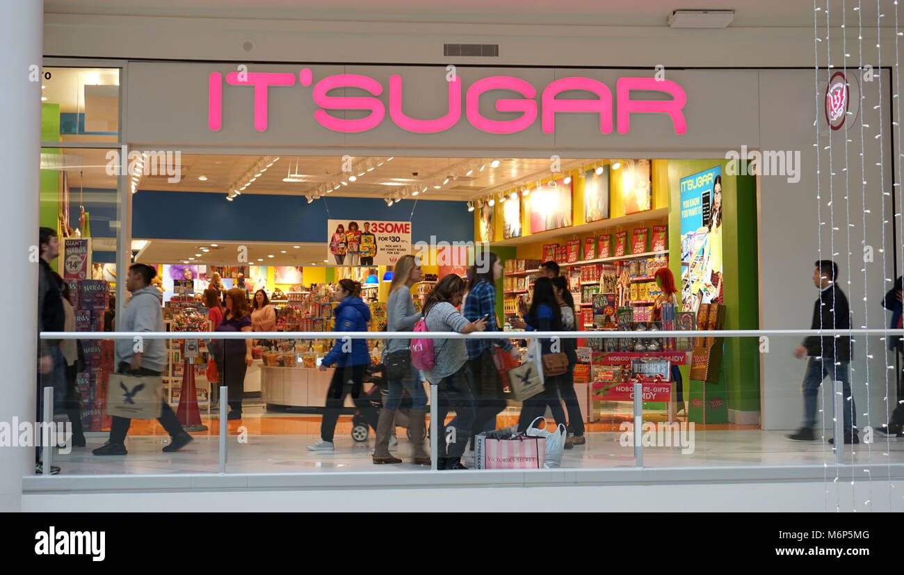 Minnesota, America - November 2016: It's Sugar candy store front in ...