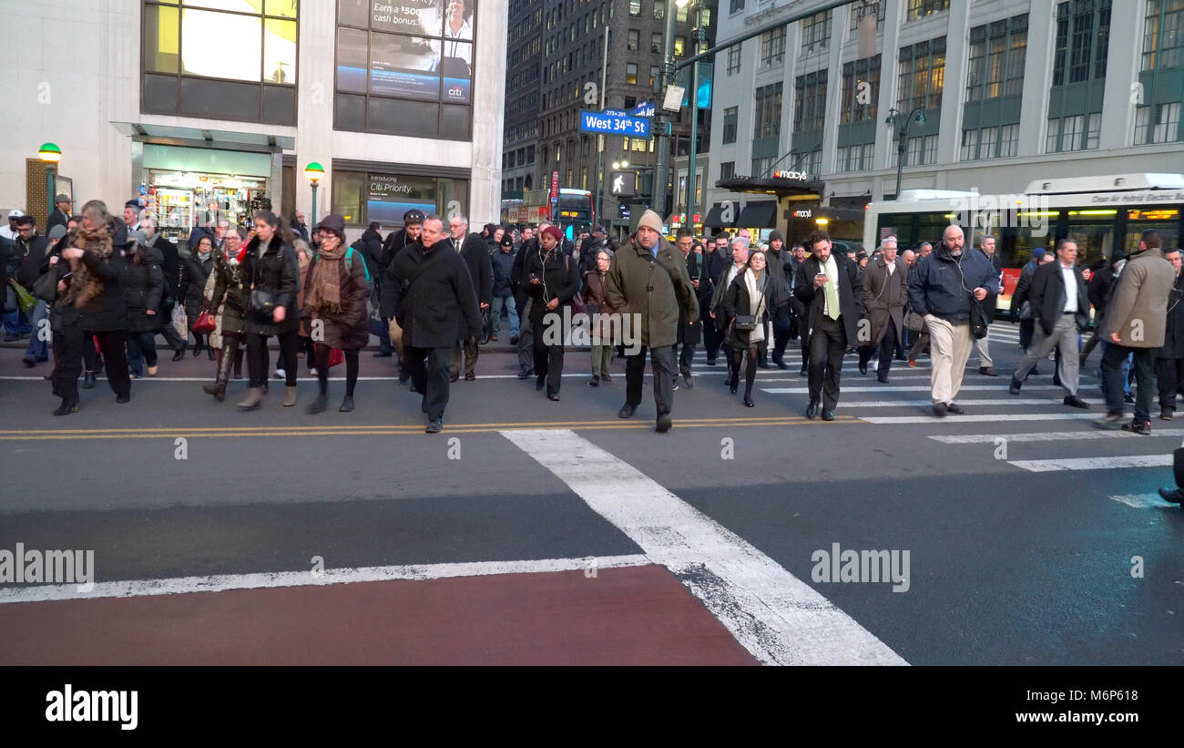 Pedestrian crosswalk signal nyc hi-res stock photography and images - Alamy