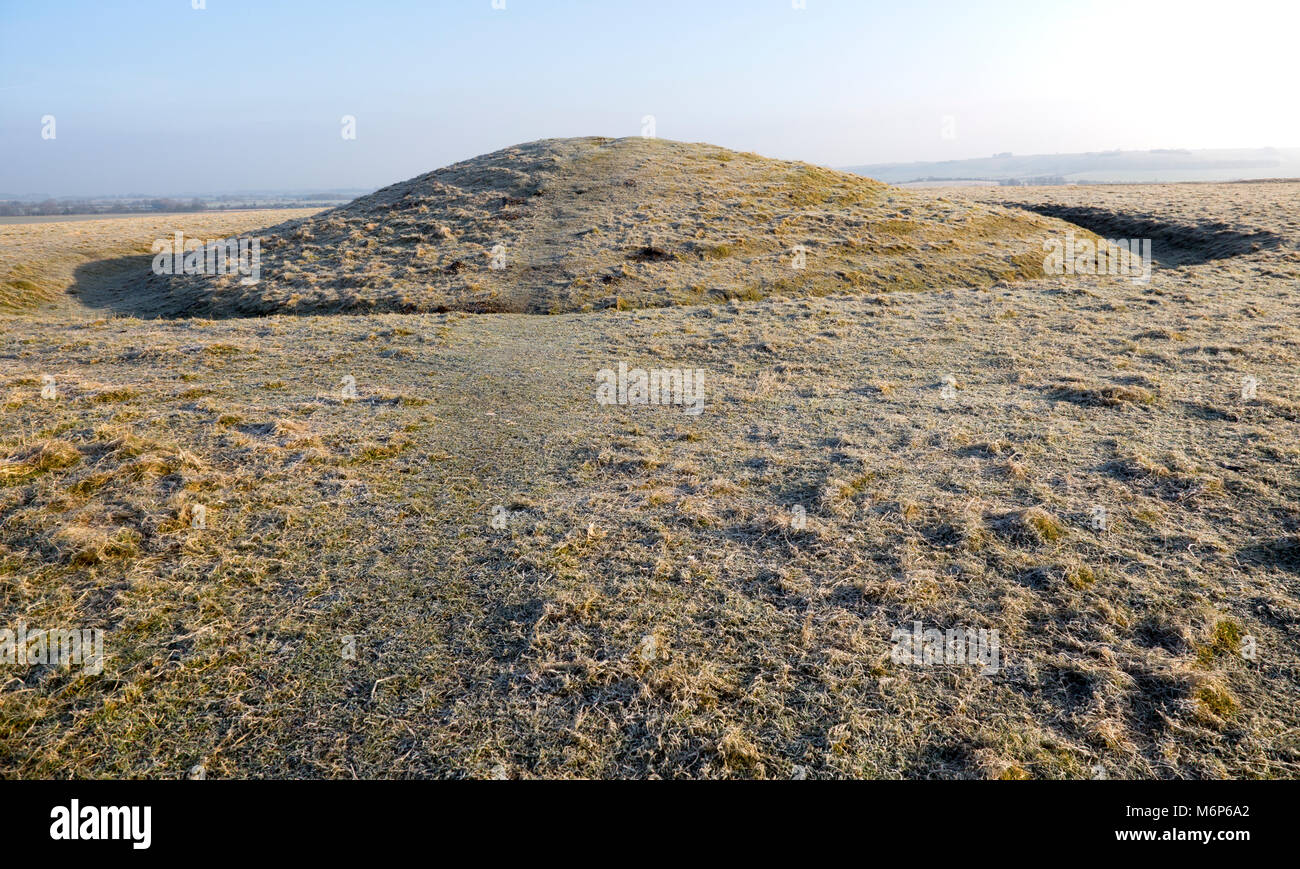 Neolithic bowl barrow hi-res stock photography and images - Alamy