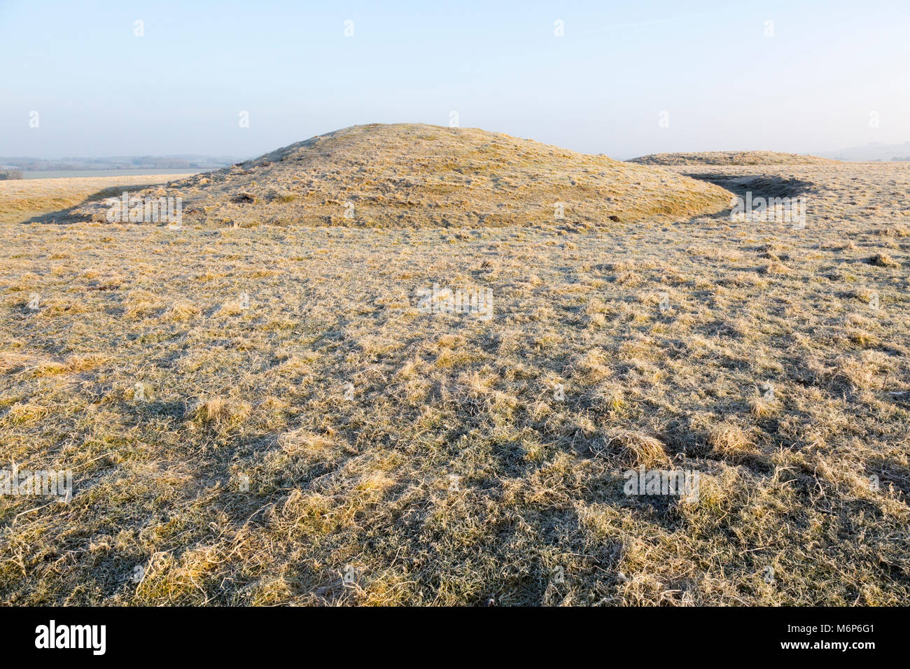 Neolithic bowl barrow hi-res stock photography and images - Alamy