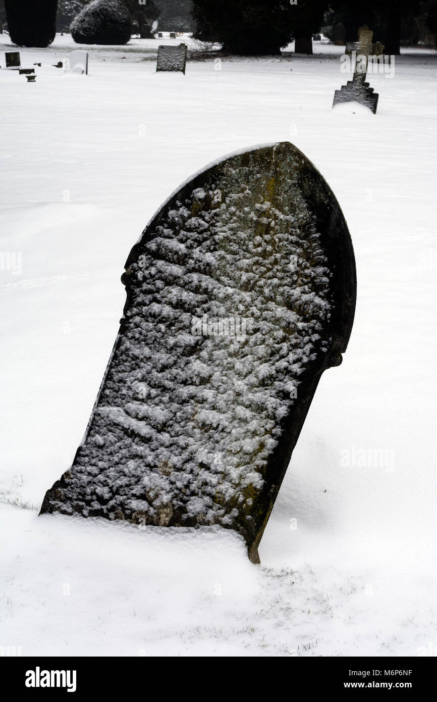 A gravestone in snow, Warwick cemetery, Warwickshire, UK Stock Photo ...