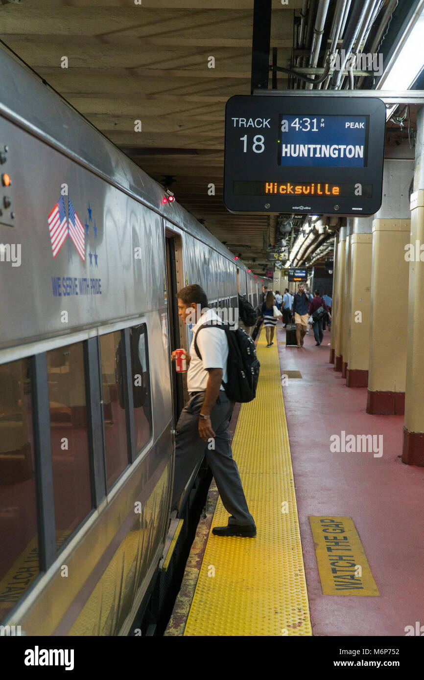 Lirr train hi-res stock photography and images - Alamy