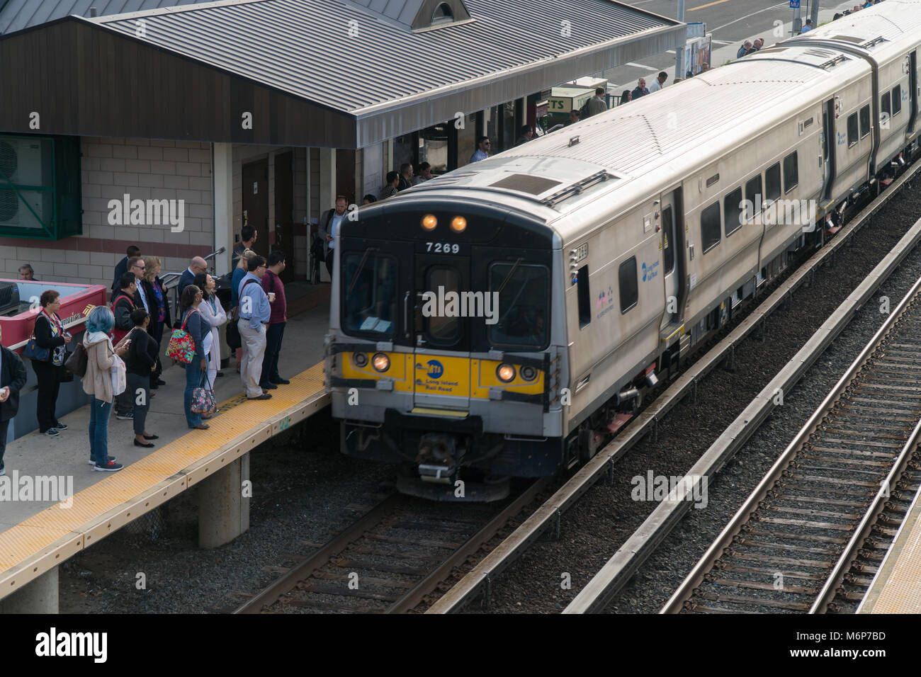 Long Island, NY - Circa 2017: Long Island Railroad LIRR train arrive ...