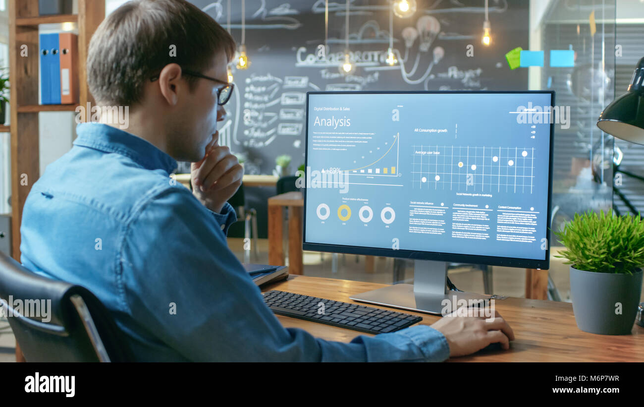 Showing sales charts hi-res stock photography and images - Alamy