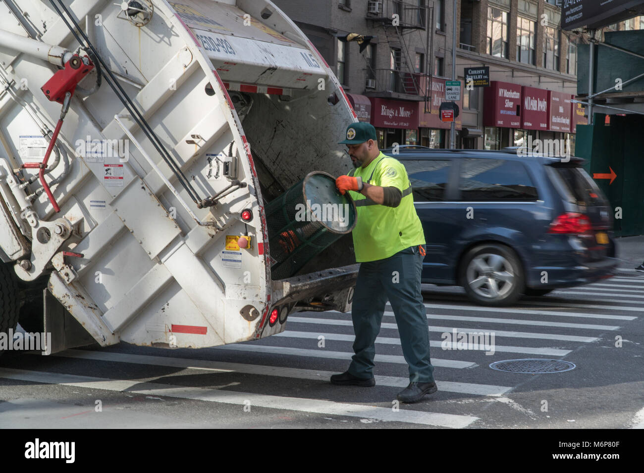 Keep new york city clean trash can hi-res stock photography and images ...