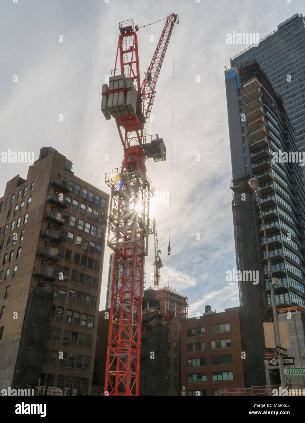 Manhattan construction crane stand tall in NYC skyline building new ...