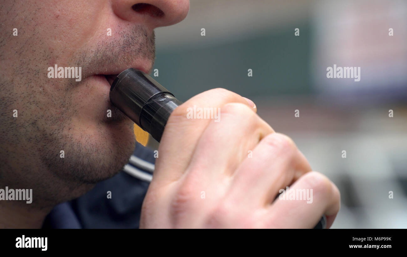 Person vaping outside work hi-res stock photography and images - Alamy