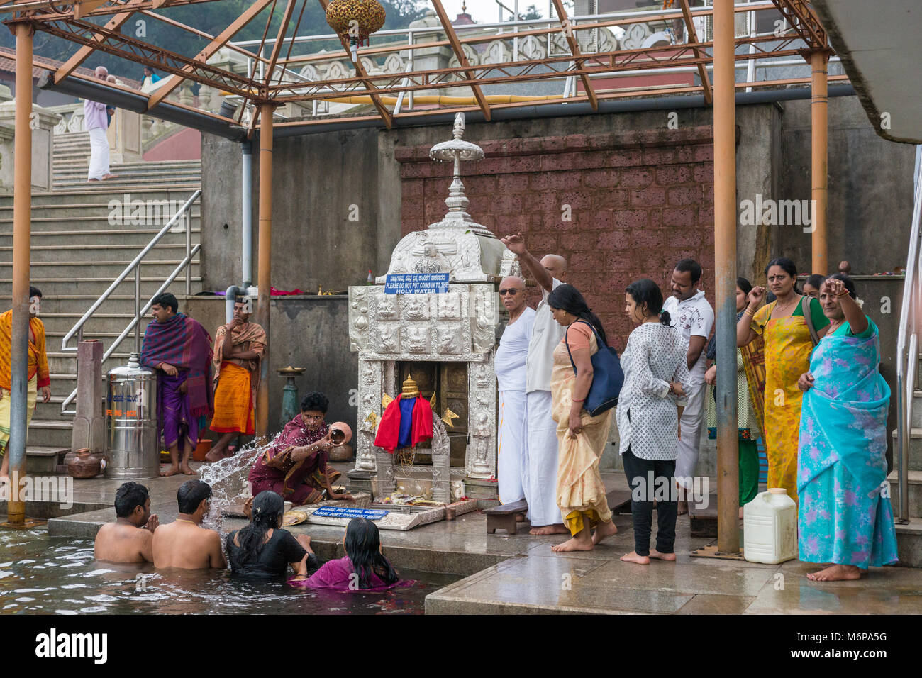 India people bathing pool ritual hi-res stock photography and images ...