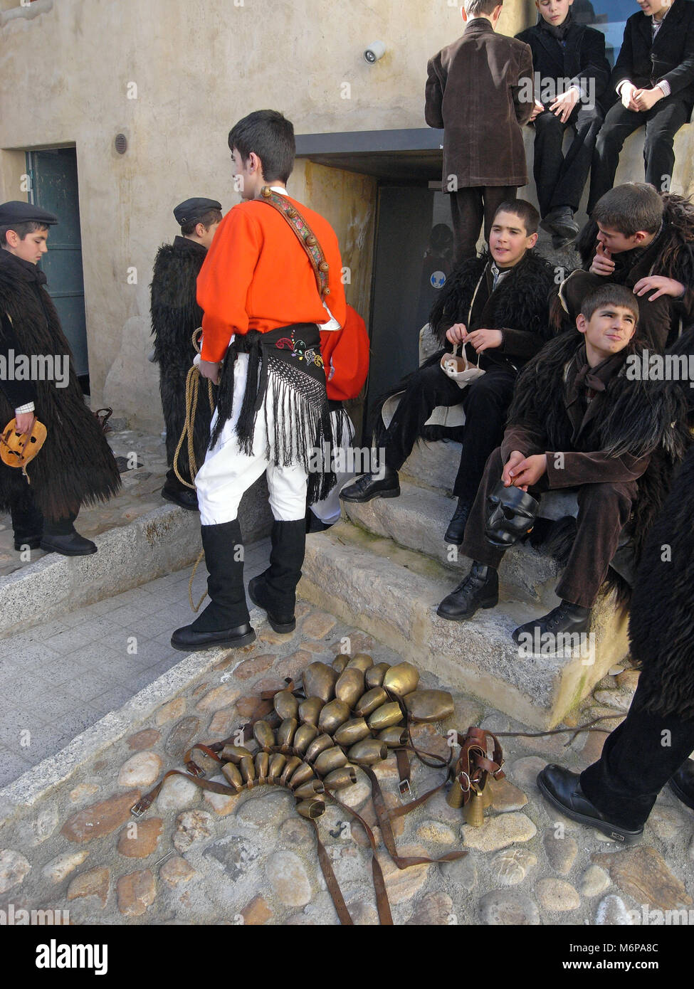 Mamoiada, Sardinia. Mammuthones traditional carnival Stock Photo - Alamy