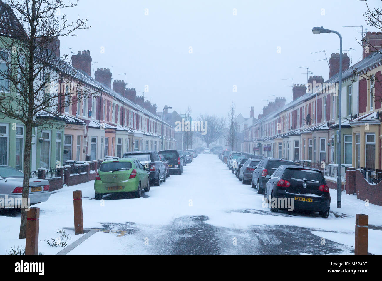 Grangetown Cardiff covered in Snow Stock Photo - Alamy