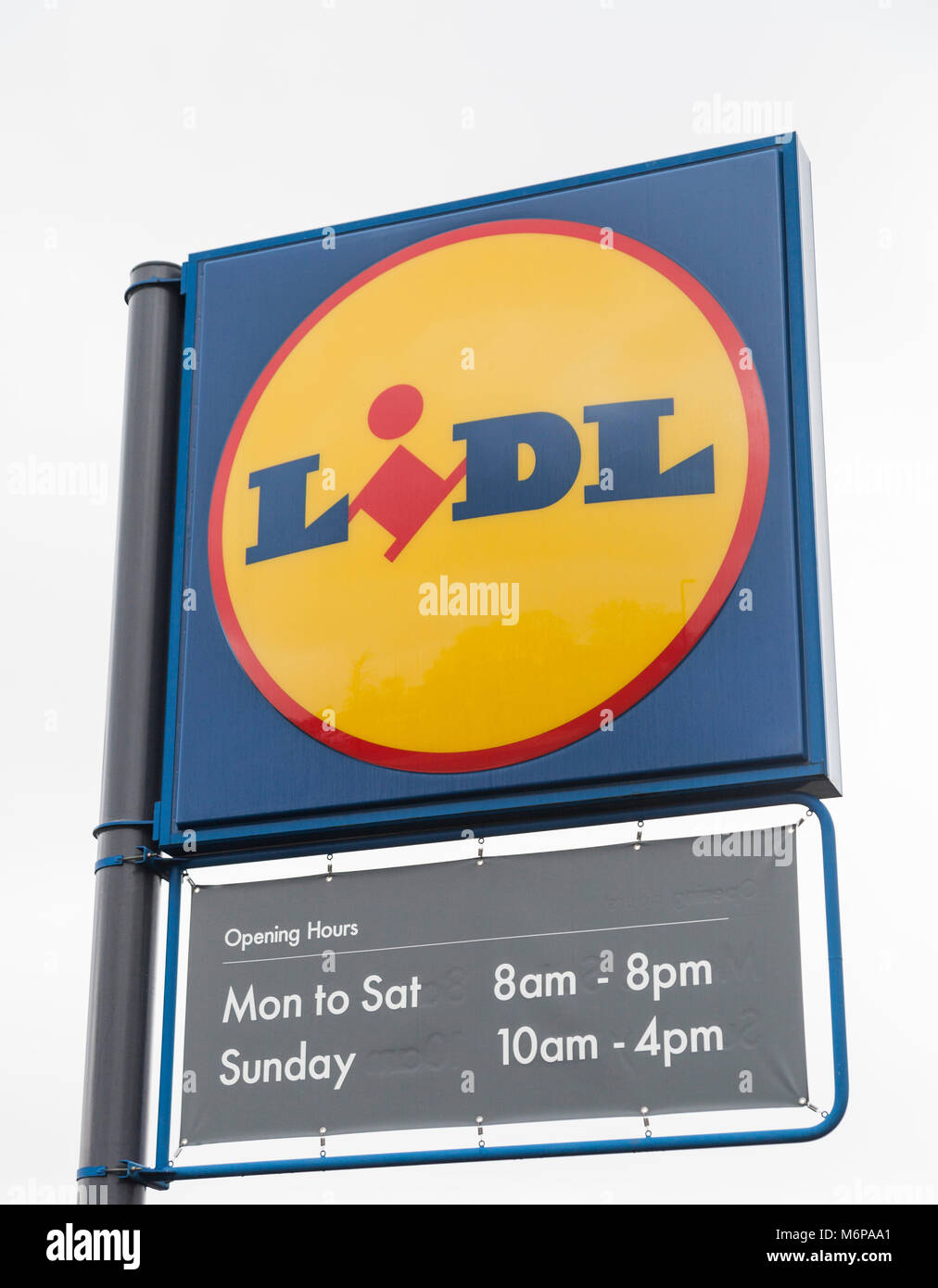 Lidl supermarket shop sign uk hi-res stock photography and images - Alamy