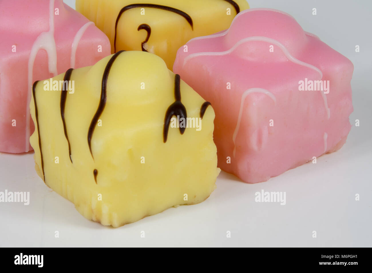 French fancies hi-res stock photography and images - Alamy