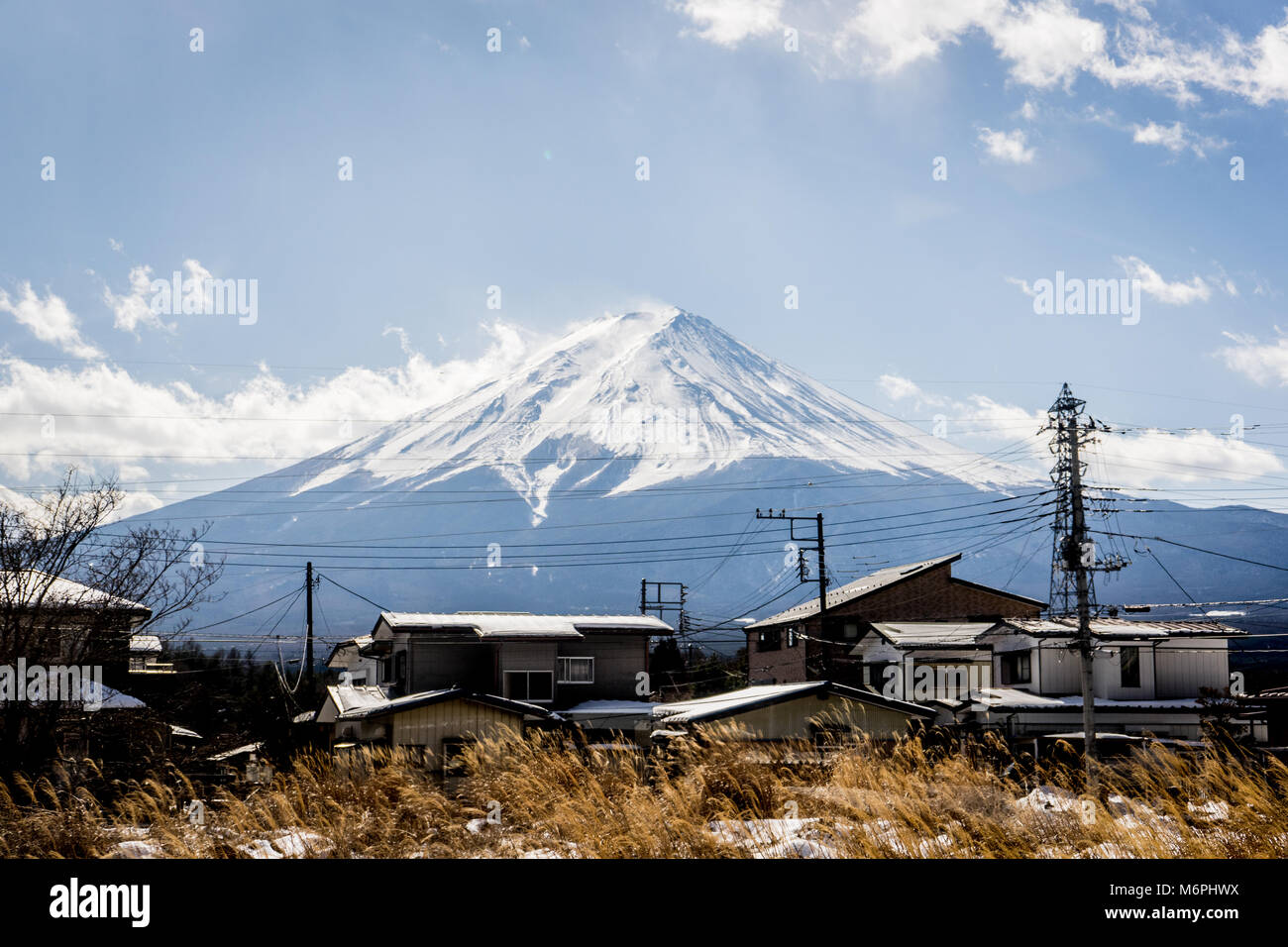 Fuji-san and Chureito Pagoda in winter, Yamanashi, Japan Stock Photo ...