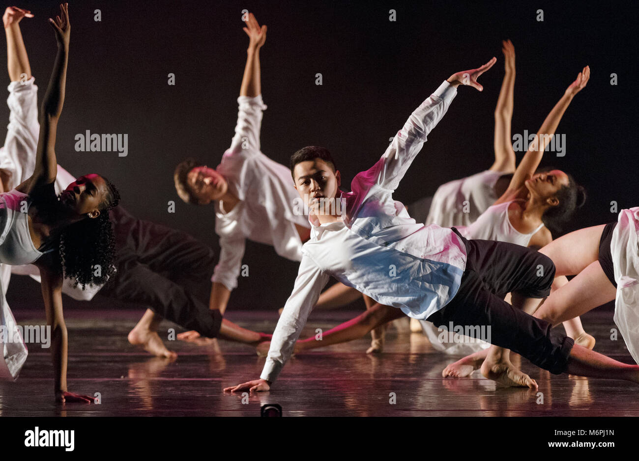 School drama performance hi-res stock photography and images - Alamy