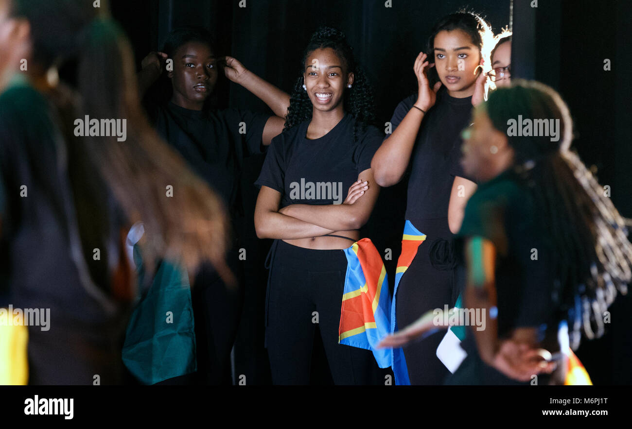 School drama performance hi-res stock photography and images - Alamy